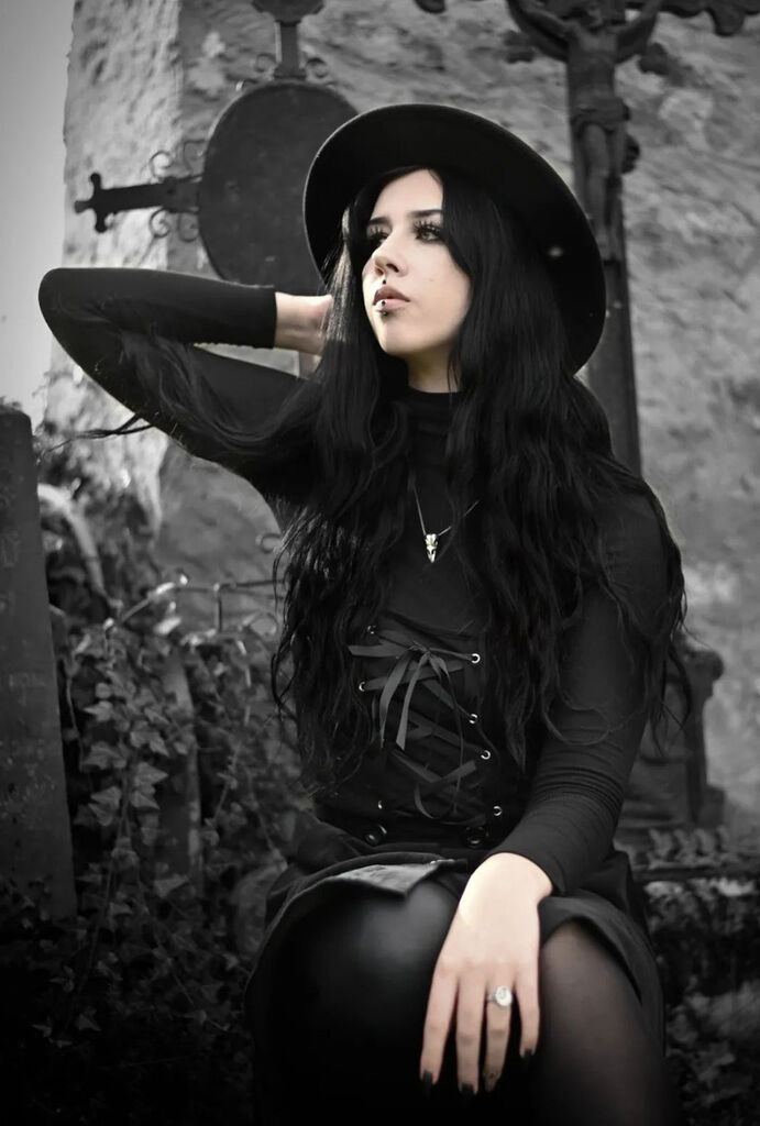 GOTHIC LOOKS