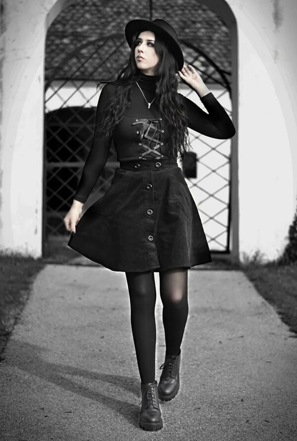GOTHIC LOOKS